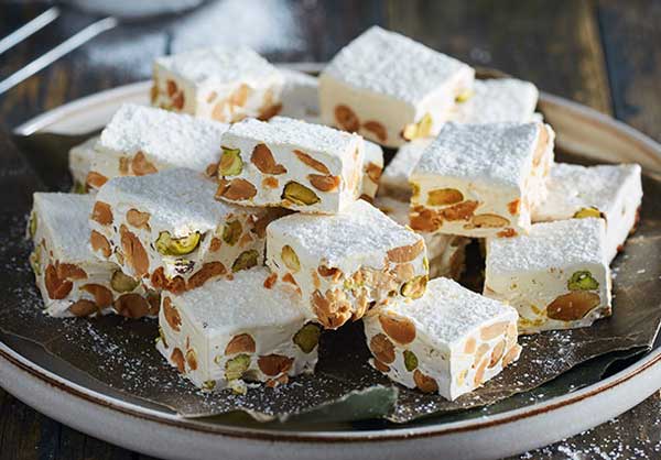 طرز تهیه شیرینی نوقا | نوقا ساده با شیر خشک